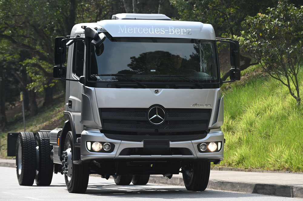 Mercedes-Benz Atego 1719 é eleito o melhor caminhão semipesado do ...