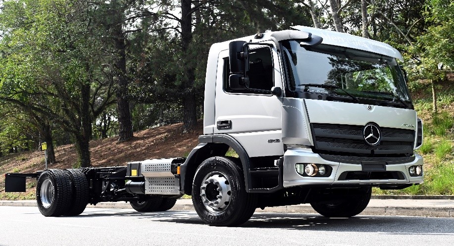 Caminhões Mercedes-Benz conquistam o Prêmio Mobilidade Estadão 2026 ...